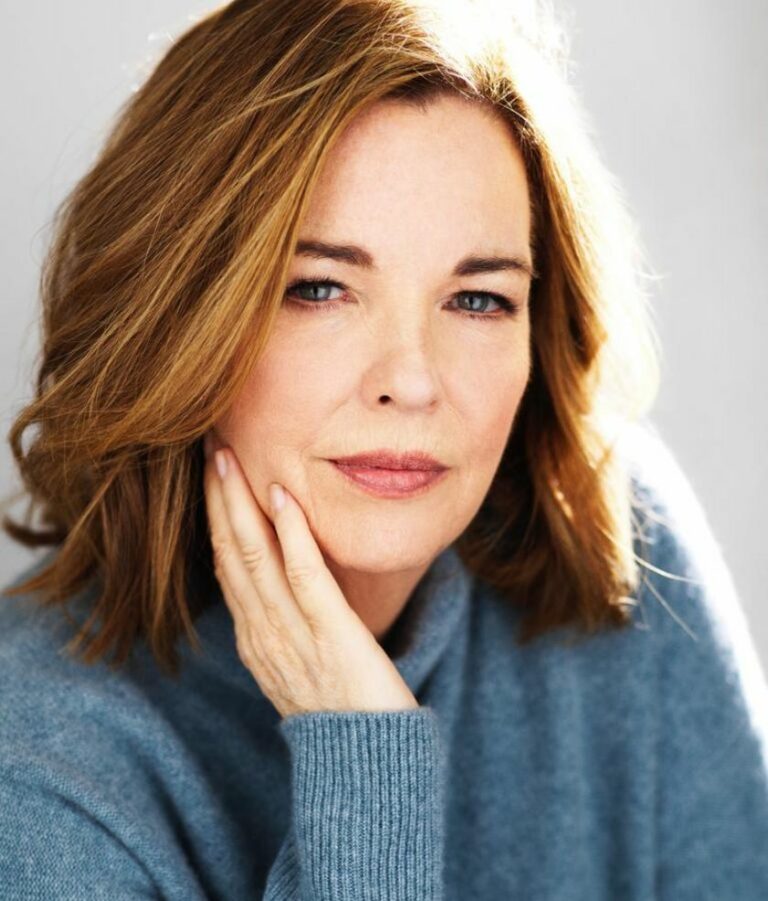 Interview with Author Martha Hall Kelly - HeyitsCarlyRae